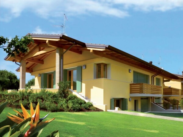 Exclusive Villa With Private Garden On Two Floors By Beahost Rentals - Bibione