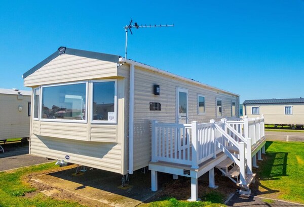 Sp158 - Camber Sands Holiday Park - Sleeps 8 - 3 Bedrooms - Decking - Private Parking - Kent