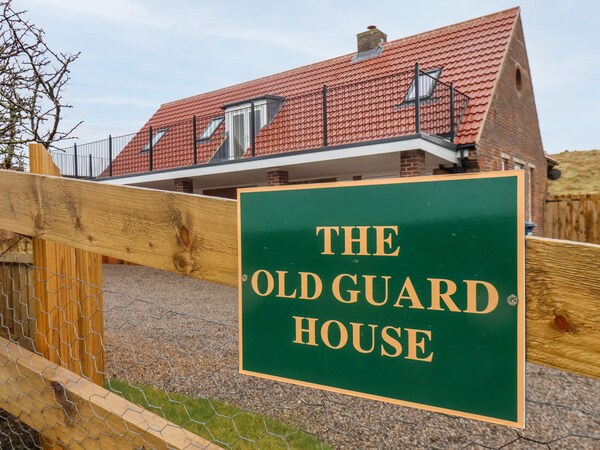The Old Guard House, Pet Friendly, Luxury Holiday Cottage In Whitby - Runswick Bay