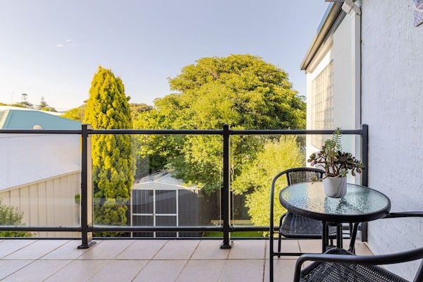 Driftwood Townhouse - Waterfront-central Location - Lakes Entrance