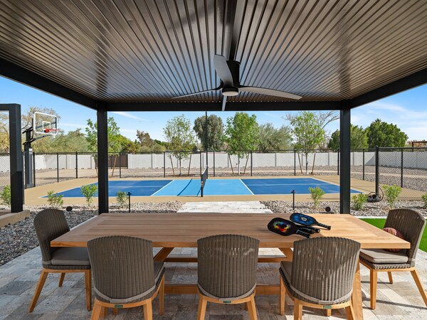Large Entertainment 4-bedroom Home In Surprise  - Pickleball Court, Pool, Bocce - Surprise, AZ