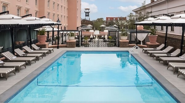 In The Heart Of Downtown Charleston! Walk To King Street, W/ Outdoor Pool - Charleston, SC