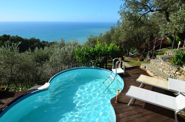 Detached Cottage With Sea View, Large Fenced Garden And Panoramic Pool - Camogli