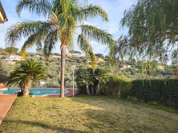 Designer Apartment With Garden And Private Pool In A Panoramic Location - Diano Marina