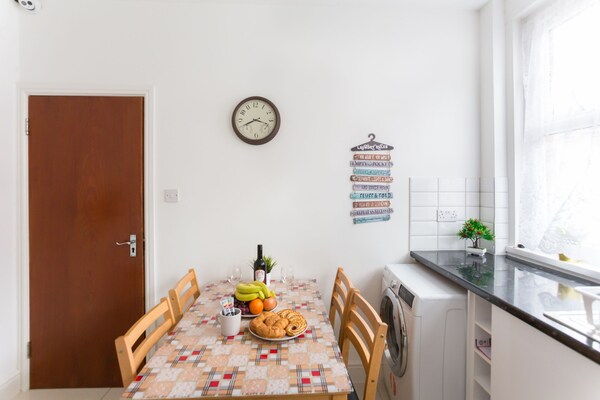 "Wood Green Retreat For Three - Cockfosters