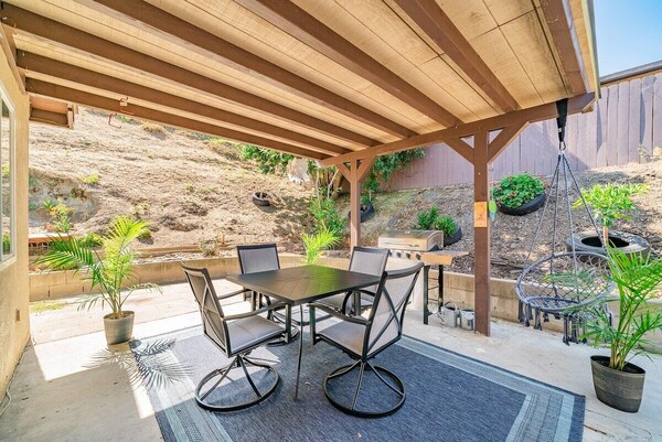 Stylish Duplex With Fenced Yard In San Marcos - San Marcos, CA