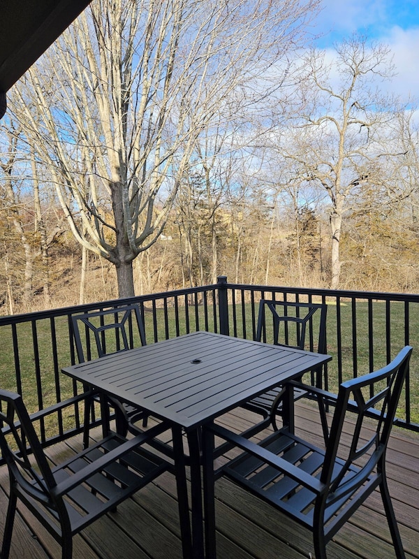 Charming 2-bedroom Townhome With Beautiful View In Galena Territories! - Galena, IL