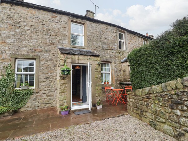 Inglenook Cottage, Pet Friendly, With A Garden In Long Preston - Settle