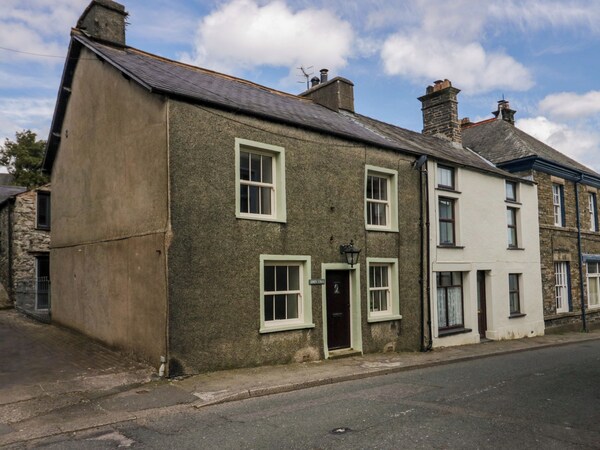 Eden Vale, Pet Friendly, With Hot Tub In Broughton-in-furness - Coniston