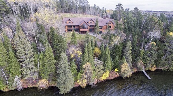 Executive Lakeshore Lodge Retreat - Minnesota