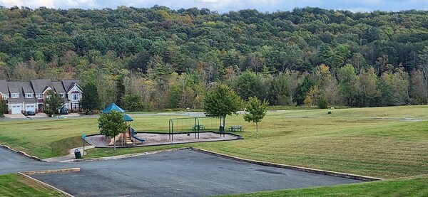 Charming 2-bedroom Apartment With Fitness Room, Pool, Tennis,  And Ac In Dallas - Dallas, PA