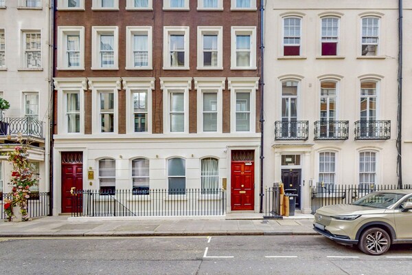 Exclusive Two Bedroom Apartment - London, UK