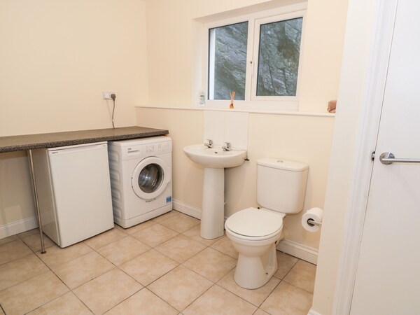 Borthwen, Pet Friendly, Country Holiday Cottage In Barmouth - Barmouth
