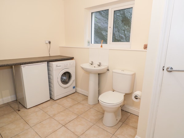 Borthwen, Pet Friendly, Country Holiday Cottage In Barmouth - Barmouth