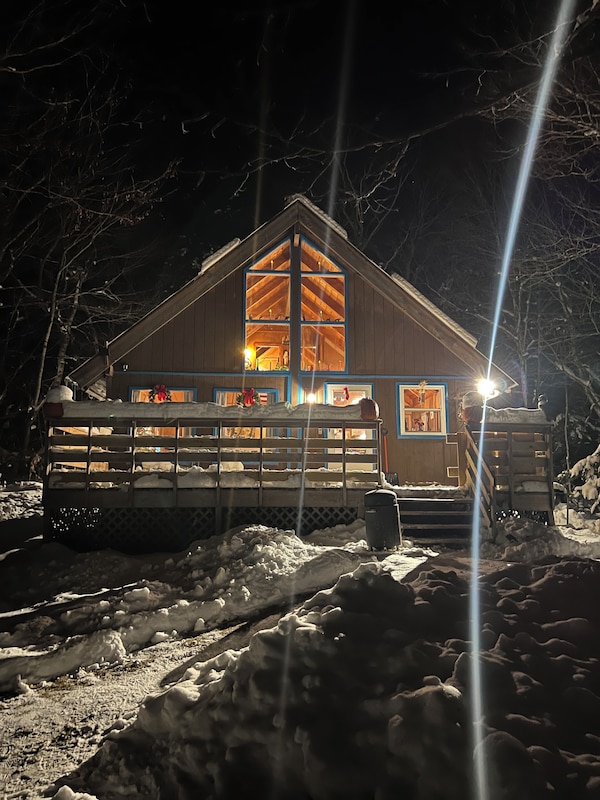 Cozy Vintage Chalet Nestled On Top Of Chimney Hill - Vermont