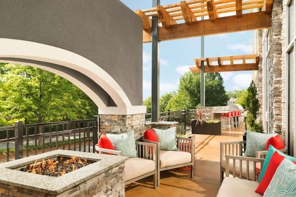 The Best Of Atlanta! Pool, Gym Access & Free Hot Breakfast Included - Dunwoody, GA