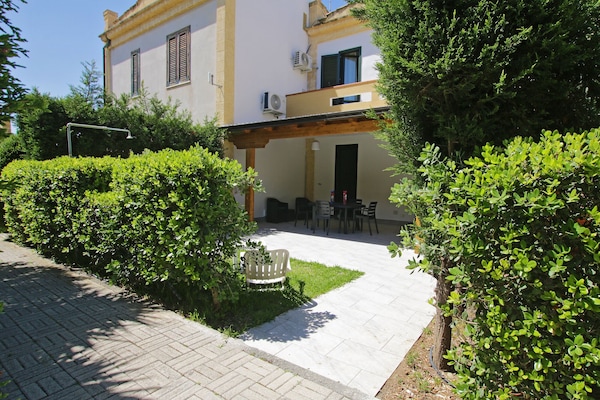 Villa Enjoy, 2 Adjacent Apartments Near The Sea With Pool Available (Extra) - Sicily