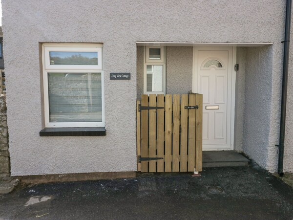 Crag View Cottage, Pet Friendly, With Hot Tub In Dalton-in-furness - Barrow-in-Furness