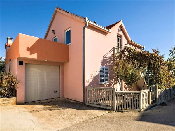 Two Bedroom Apartment With Terrace Plano, Trogir (A-22550-a) - Trogir