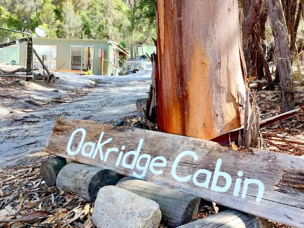 Budget Accommodation, Close To The Beach. Caravan, With A Bright & Airy Annex, - Flinders Island