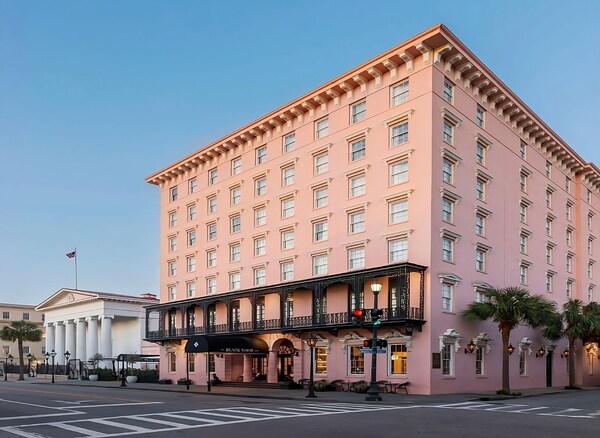 In The Heart Of Downtown Charleston! Walk To King Street, W/ Outdoor Pool - Mount Pleasant, SC