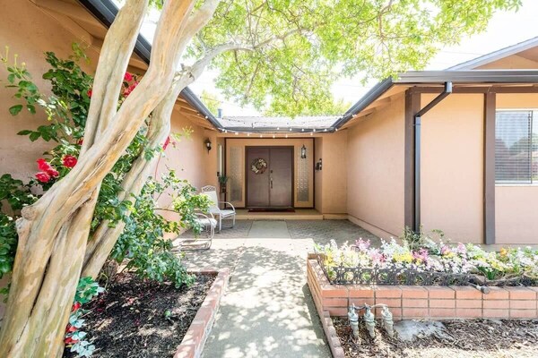 Chic 3br,2b Haven Near The River - Sacramento