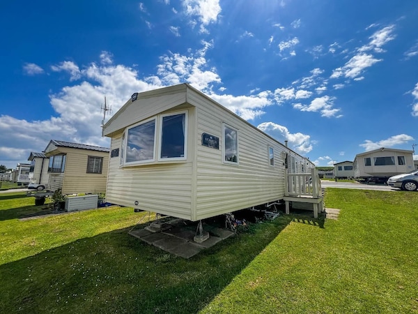 Brilliant 8 Berth Caravan At Reighton Sands Holiday Park, Haven Ref 61053rc - Filey
