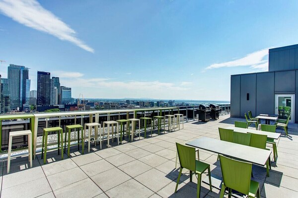 Cozy 2br Apt With Patio And Prime Spot Near Metro - Montréal