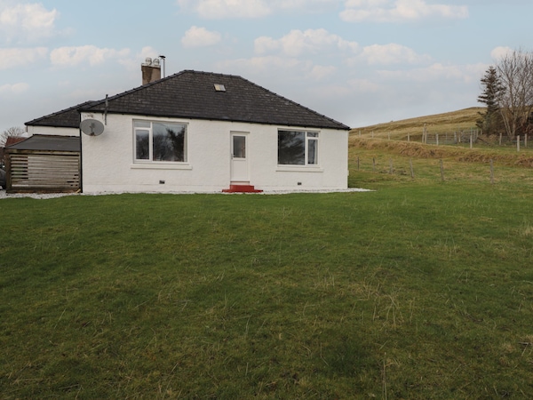 Taigh Neilag, Pet Friendly, Character Holiday Cottage In Elgol - Skye