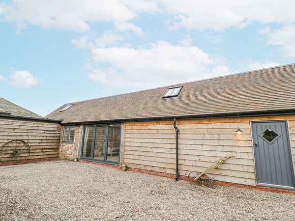 Meadow Barn, Pet Friendly, Character Holiday Cottage In Leominster - Herefordshire