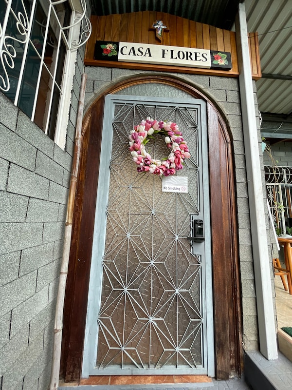 Casa Flores Is A Spacious 3 Bd, 3 Bath House In Heredia "The City Of Flowers". - San José
