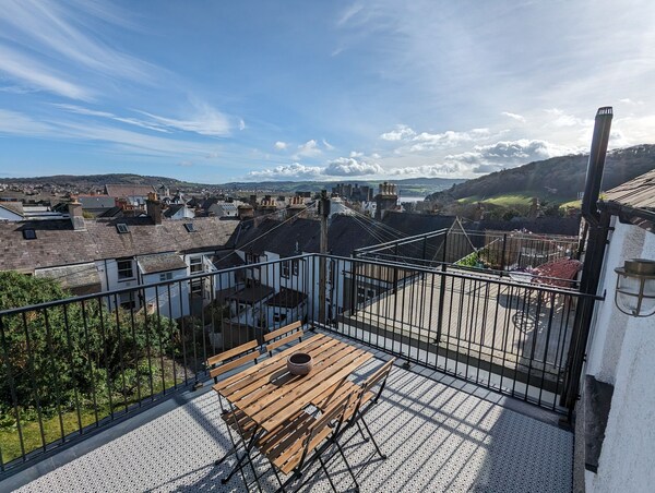 Merywen Cottage, Pet Friendly, Country Holiday Cottage In Conwy - 康維