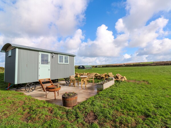 Lower Trewern Shepherds Hut, Romantic, With A Garden In Penzance - Pendeen