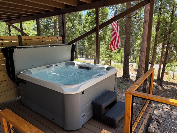 Peaceful Modified A-frame, Hot Tub, 4min To Lake - North Lake Tahoe, CA