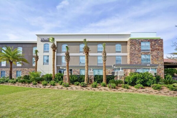 St. Simons Island Retreat Near Attractions: 2 Spacious Units W/ Kitchenette,pool - St. Simons Island, GA