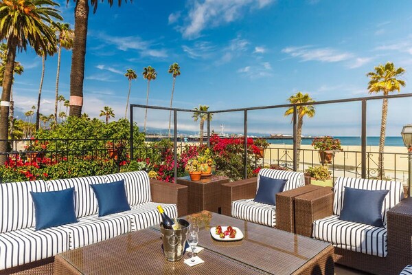 Dip Your Toes In The Sand! 2 Pet-friendly Units, Outdoor Pool, Bike Rental - Santa Barbara, CA