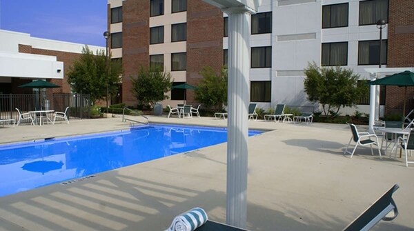 4 Budget-friendly Units Near Stonewall Mansion! Free Parking, Onsite Pool! - Rocky Mount, NC