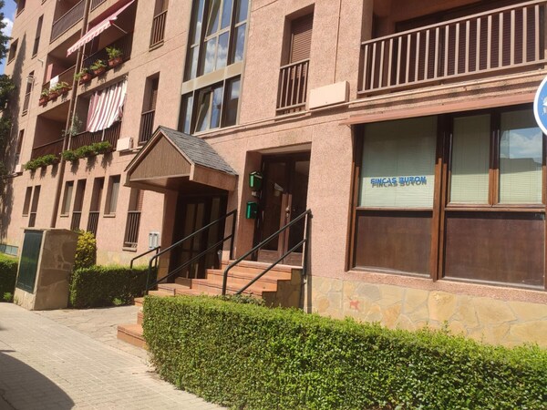Bel Appartement Avec Piscine, Gym Et Parking, Proche Centre De Jaca - Jaca