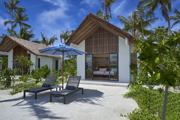 Gold Beach Villa, 2 Twin Bed, Direct Beach Access, Hard Rock Maldives - Maldives