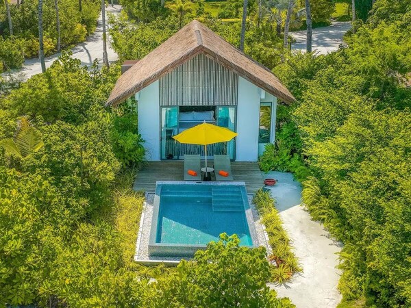 Gold Beach Pool Villa, Private Pool, Direct Beach Access, Hard Rock - Malé