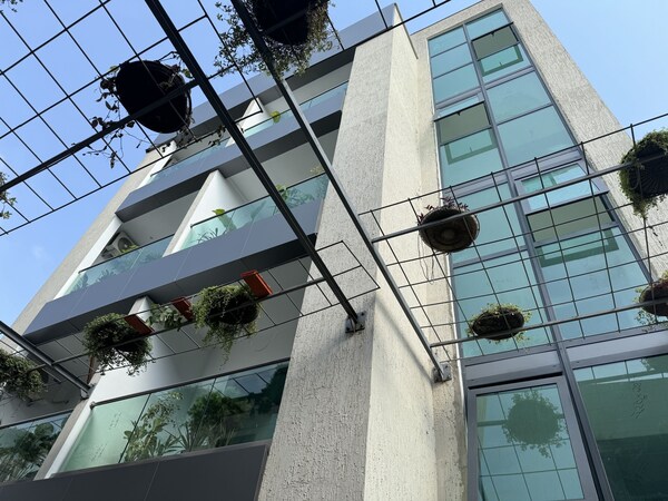 London-inspired Premium 1 Bedroom Flat - Abidjan