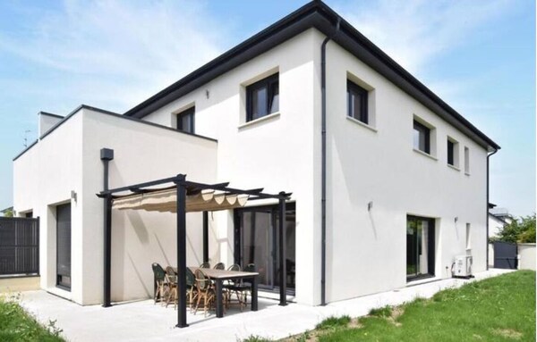 La Villa Caennaise Ii-modern Villa In Grentheville Caen With 4 Bedrooms & Garden - Mondeville
