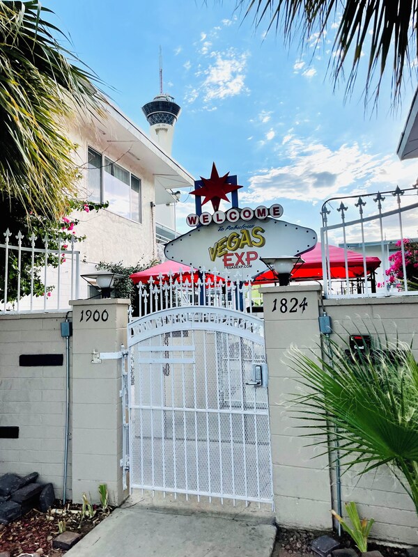 Chic 1-bedroom Apartment In Vibrant Las Vegas With Wifi, Ac,edc, Strip,lvcc - Las Vegas, NV