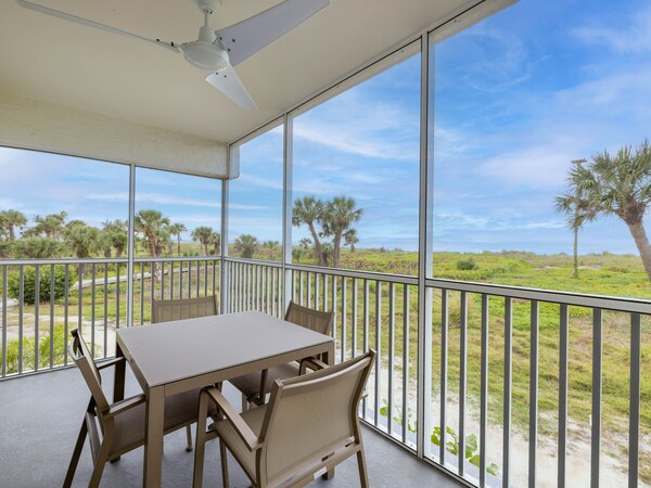 Get Ready For Adventures! 2 Elegant Villa Units, Pools, Beach Access, Restaurant - Captiva, FL