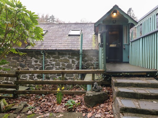 Millers Loft, Pet Friendly, Character Holiday Cottage In Llanrwst - Penrhyndeudraeth