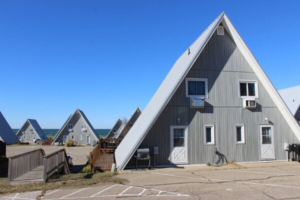 Lakefront Chalet #25 W/ Beach Access, Pools, Sport Courts, Fishing Pond & More! - Michigan