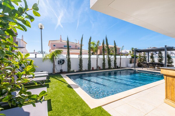Villa Kambole Com Piscina Privada Aquecida - Albufeira