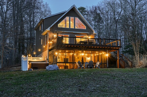 Peaceful Lakefront Retreat With Hot Tub, Firepit And Boat Dock - Lake Anna, VA