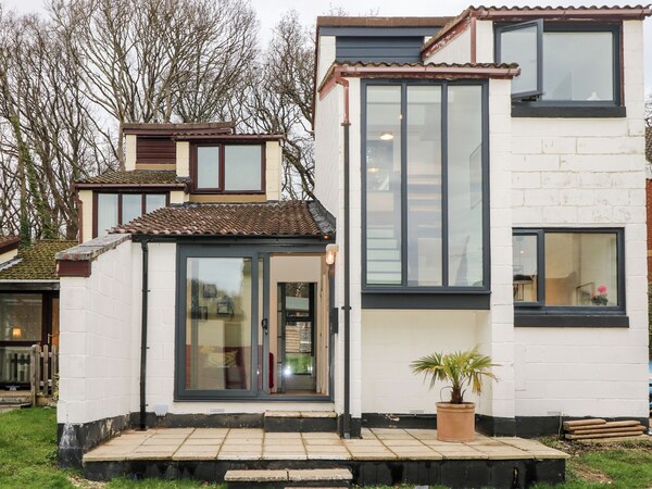 Creek Lodge, Pet Friendly In Wootton Bridge - ワイト島