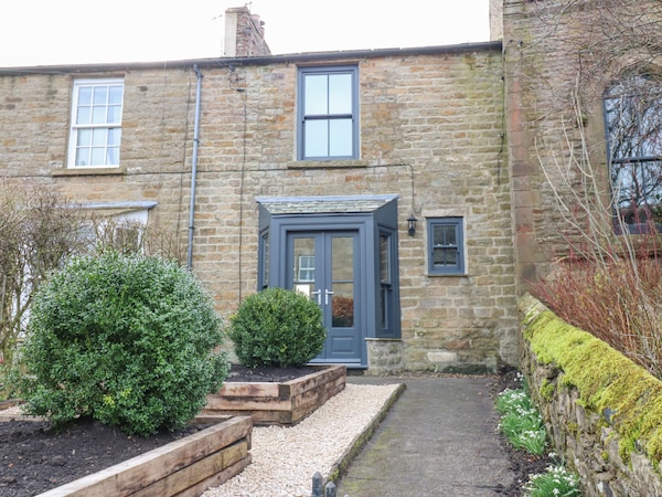 4 Castle Terrace, Pet Friendly, With Open Fire In Barnard Castle - Barnard Castle